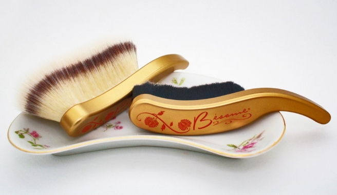 Bésame Long Hair Finishing Powder Brush | stash matters